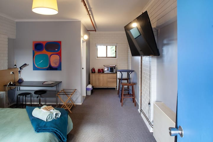Treetops Silvan Valley Lodge  7 Night Discounts - Seville