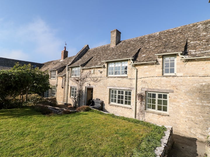 Holly Cottage - Burford, UK