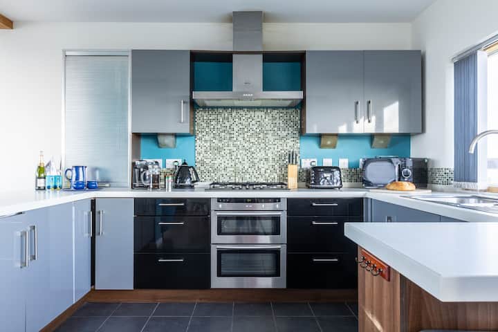 The View: 4‑bed Beach Retreat Rhosneigr - Rhosneigr