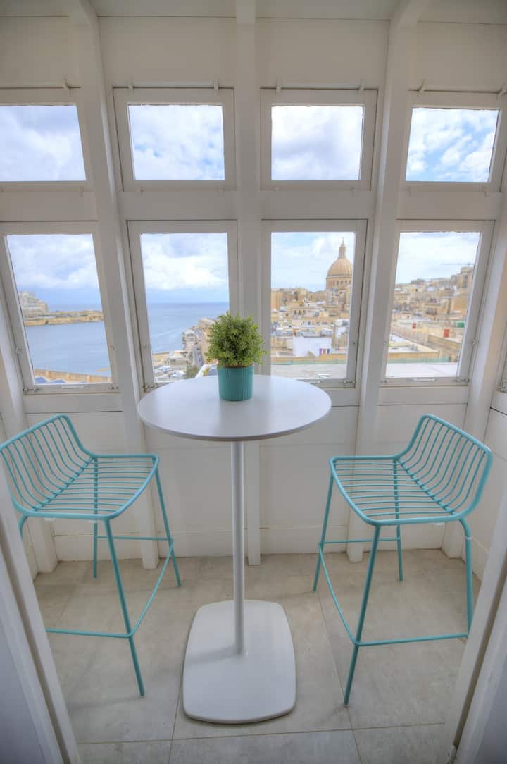 Beautiful One Bedroom Seafront Apartment Vpal1-1 - Valletta