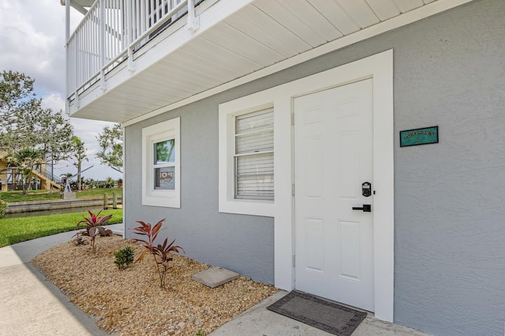 6 Person 1 Bedroom With Waterview Patio Angels Den - Matlacha, FL