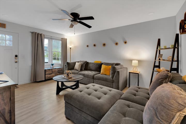 Kentucky Bluegrass Retreat | Hot Tub + Fire Pit - Frankfort, KY