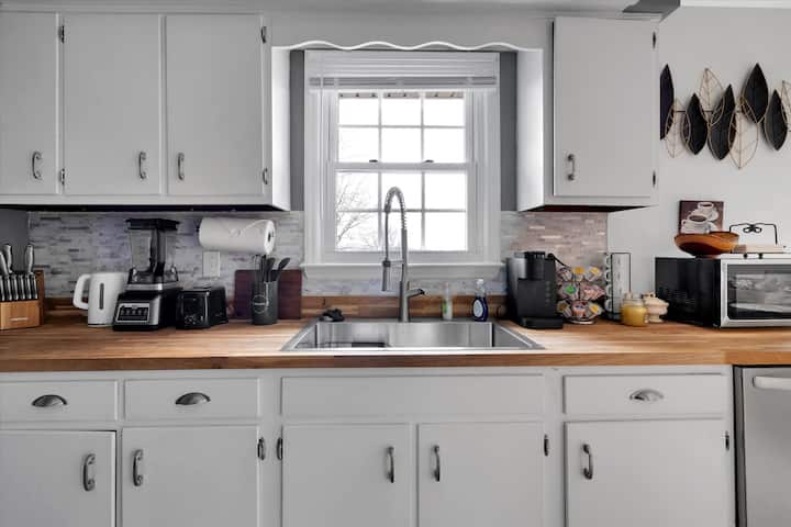 Kentucky Bluegrass Retreat - Large Deck - Lvl 2 Ev - Frankfort, KY