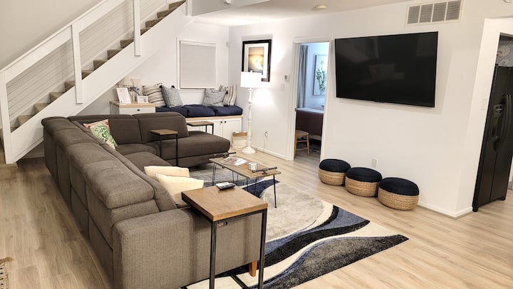 Boating, Pool, Back Yard, Tennis, Love Dogs! - Delaware