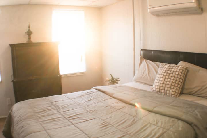 California Ave Quartersupdated 2br Near Downtown - Pittsburgh, PA