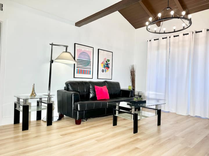 Lux 1br Condo W/full Kitchen And Laundry In Unit - Las Vegas Harry Reid Airport (LAS)
