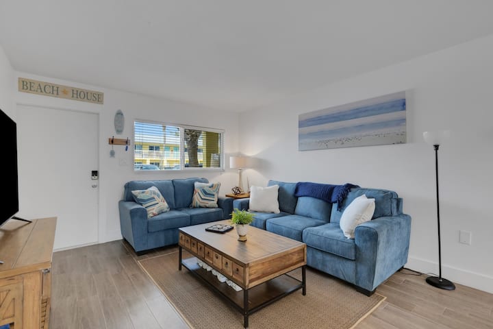 Cozy Beach Condo Close To Private Beach Access! - Bradenton Beach, FL