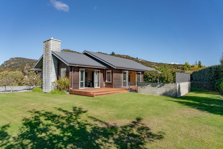 Cedar Sanctuary - Albert Town Holiday Home - Wanaka