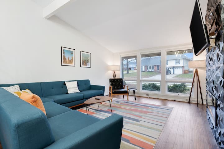 The Blackstone - Beautiful Mid Century Home In Op - Overland Park, KS