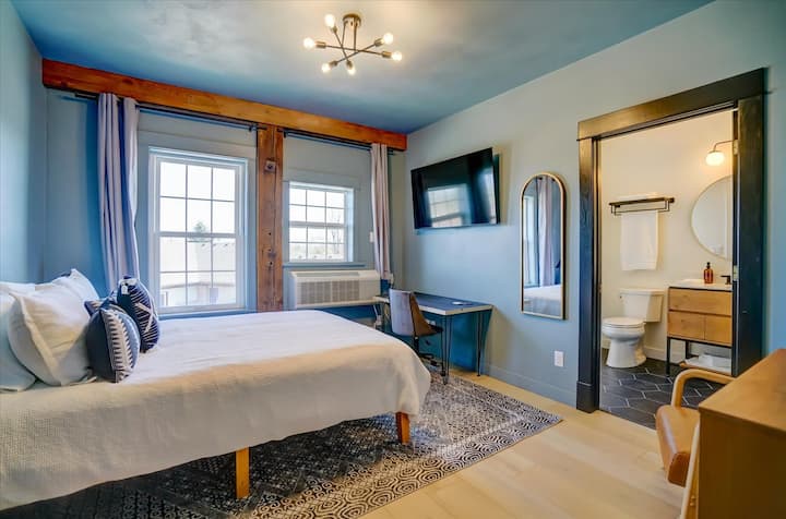 The Mill Hotel: 202 - Single Queen - Governor Nelson State Park, Waunakee