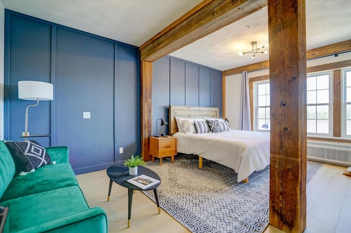 The Mill Hotel: 206 - King Suite - Splash Pad, DeForest