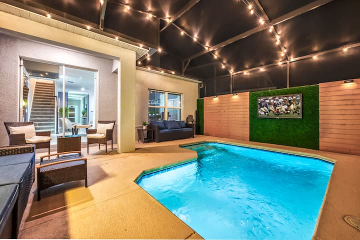 Luxury, Corner Lot, Pond View Vacation Home - Kissimmee