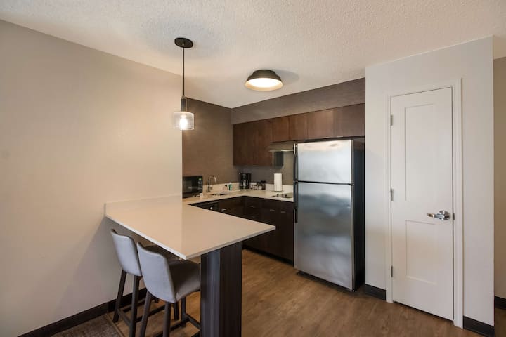 Near Northpark Center! W/ Pool Access & Free Bfast - Richardson