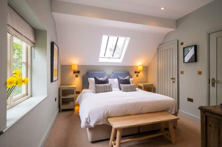 The Bottle & Glass Inn - Garden View  - Room 1 - Henley-on-Thames