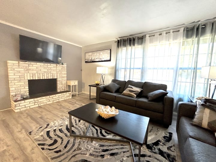 Beach Break House By The Surf - Daytona Beach, FL