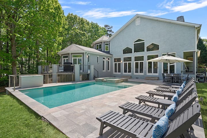 Crystal Cove Retreat | Pool & Beach | Game Room - Lake Norman, NC