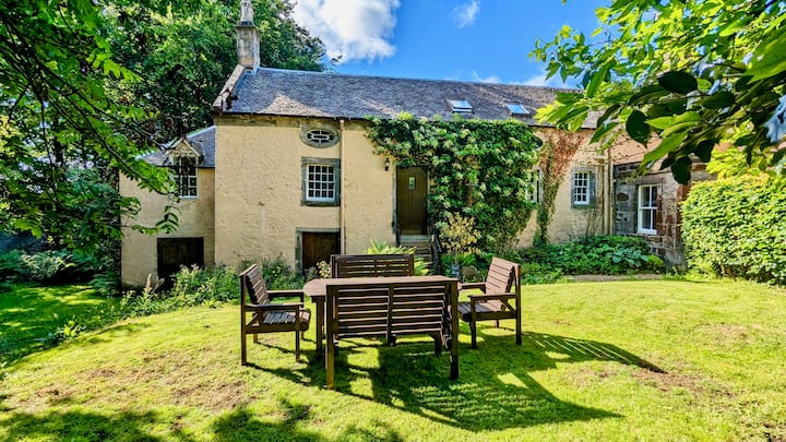 Historic 1600s East Cottage At Powis House Estate - Gleneagles