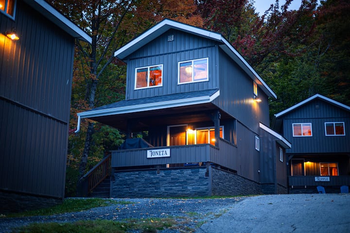 Lawrence's Lakeside Cabins | Ioneta: Private Sauna - Maine