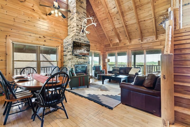 Cozy Lodge|gameroom|pools & Mini Golf|hot Tub - 