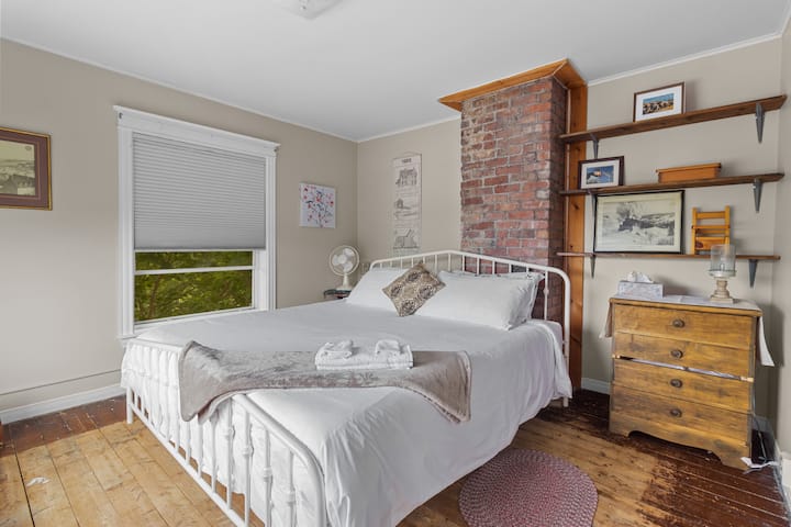 Hamilton Hilltop Home 3 King Victoria Park - カナダ セント・ジョンズ