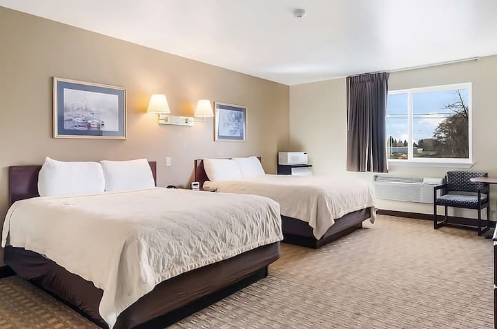 Comes With Free Breakfast & Parking! Pet-friendly! - Aberdeen, WA