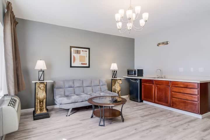 Just What You Were Looking For! W/ Free Breakfast! - Aberdeen, WA