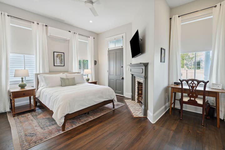 Bright Suite W/ Private Entrance + Full Kitchen - Charleston, SC