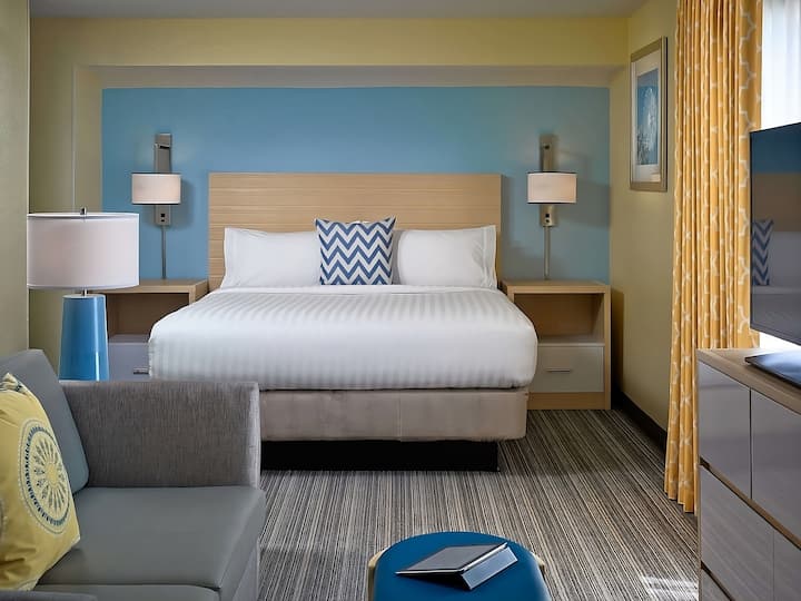 Close To Hyde Park! Pet-friendly, Pool, Parking! - Montgomery, AL