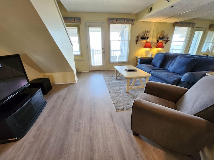 Stunning Views, Private Master Suite - North Shore - Traverse City