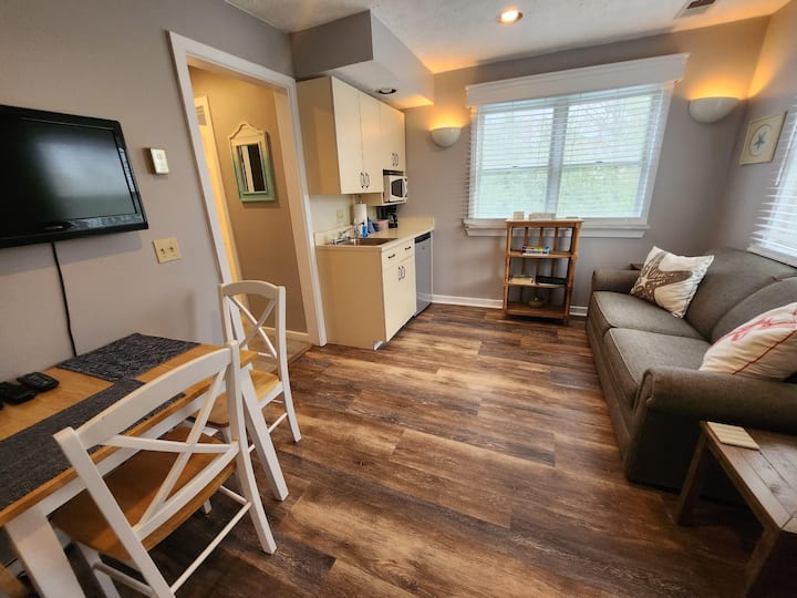 North Shore Inn Traverse City - Unit 200 - Traverse City, MI