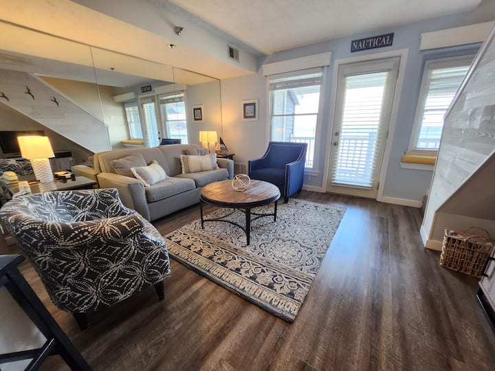 North Shore Inn Traverse City - Unit 307 - Traverse City, MI
