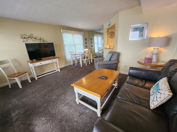 North Shore Inn Traverse City - Unit 209 - Traverse City, MI