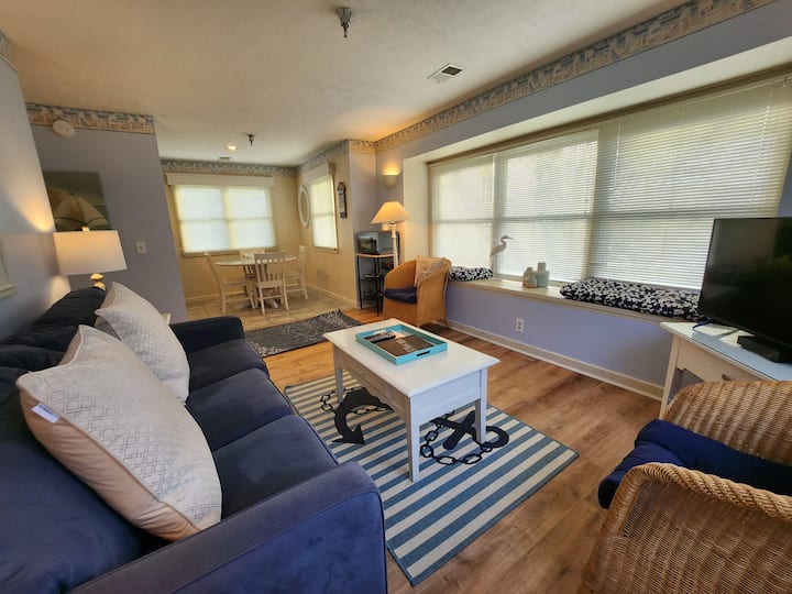 North Shore Inn Traverse City - Unit 300 - Traverse City, MI