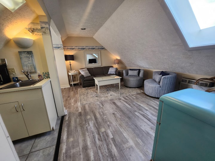 North Shore Inn Traverse City - Unit 400 - Traverse City, MI