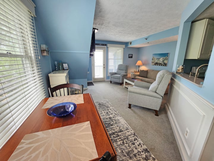 Amazing Views, Private Balcony! Recent Remodel - N - Traverse City, MI