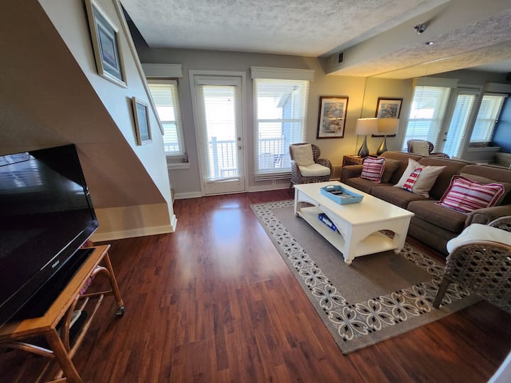 Top Floor, Private Master Suite, 2 Balconies - Nor - Traverse City, MI