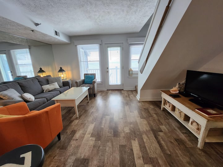 North Shore Inn Traverse City - Unit 308 - Traverse City, MI