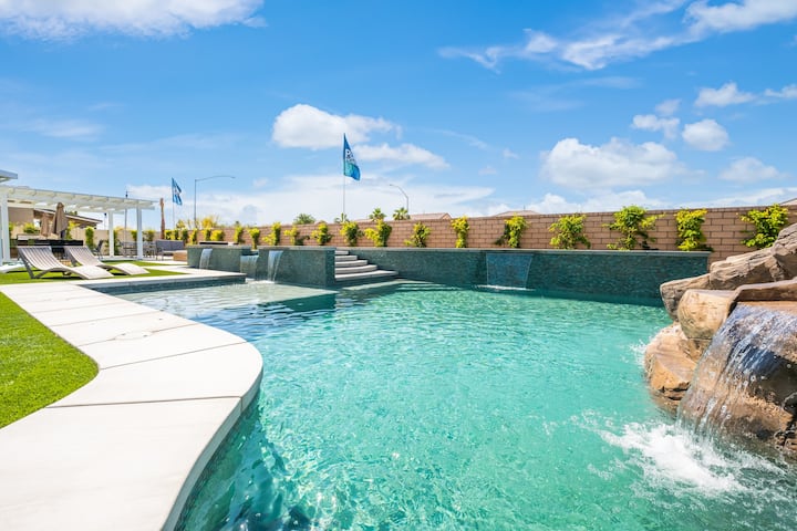 Elegance House - Giant Backyard W/ Rockslide - Coachella, CA