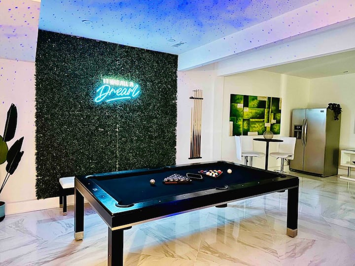 Miami Escape W/ Pool & Hot Tub - Charlotte, NC