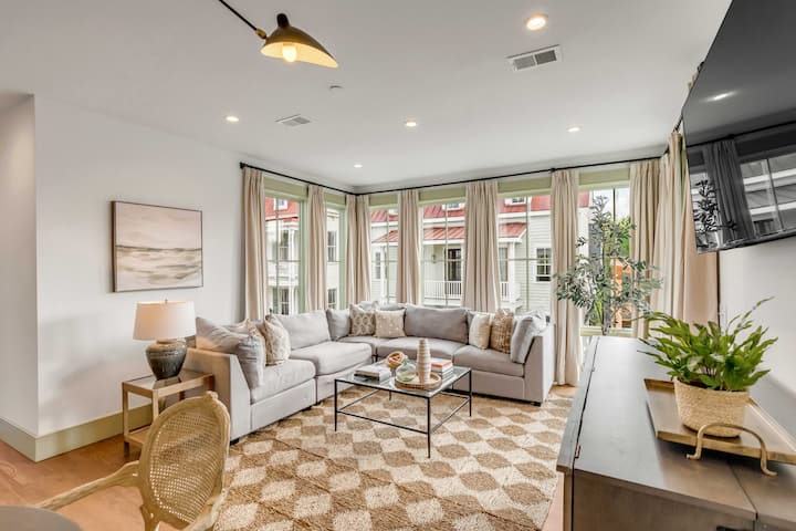 The Manor 93.5 B By Guesthouse Charleston - Charleston, SC