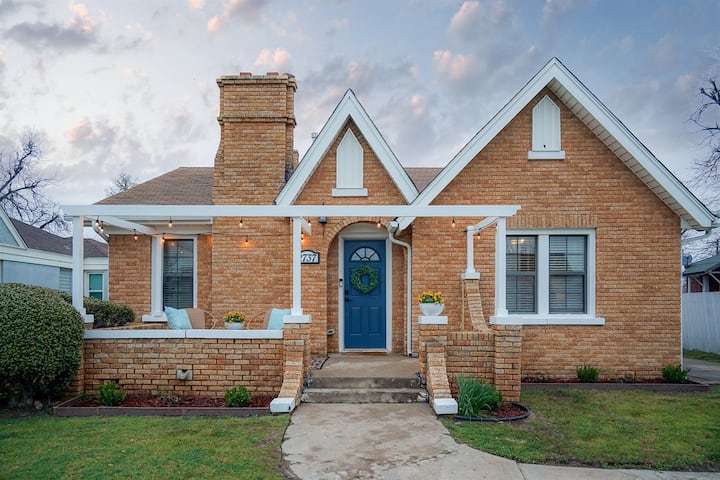 Crestwood Cottage - Bethany, OK