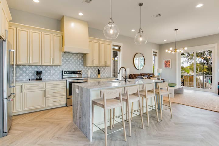 Kaylee's Place: Modern Home Near Marina - Pensacola, FL