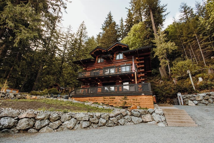 Kayak On Lake Cavanaugh, Hot Tub, Dock - Lake Cavanaugh, WA