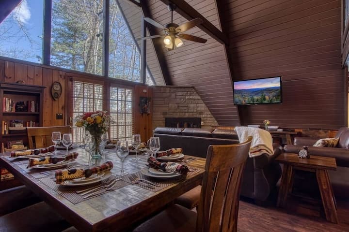 Majestic 4br Lodge! - Hot Tub - Mountain Views! - Gatlinburg