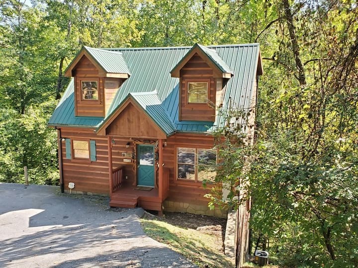 *Cozy 3 Bd Cabin In The Woods! Hot Tub! Game Room* - Gatlinburg, TN