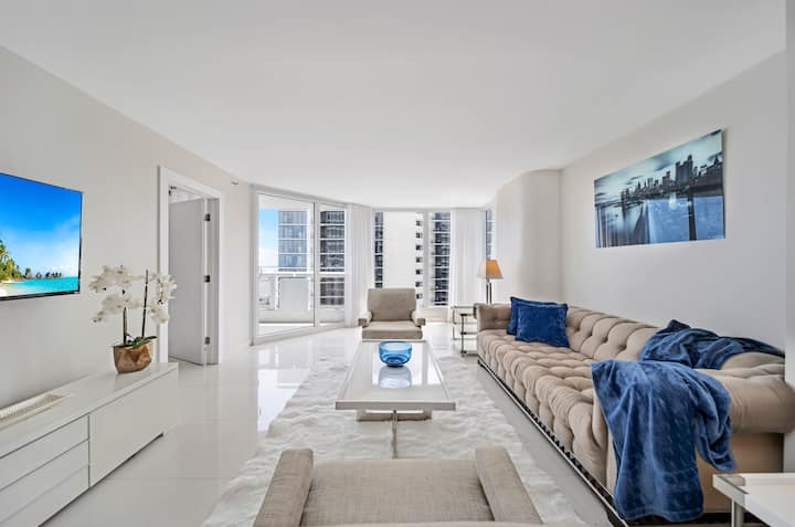 Bay Overlooking Balcony | 400 Mbps Wifi | Staycozy - Miami