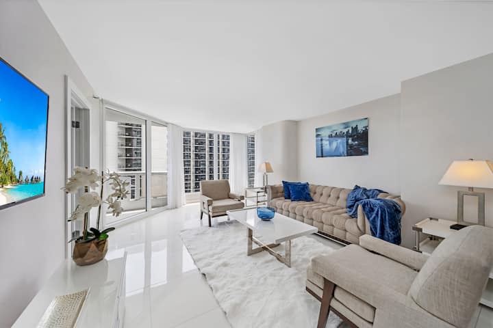Bay Overlooking Balcony | 400 Mbps Wifi | Staycozy - Miami