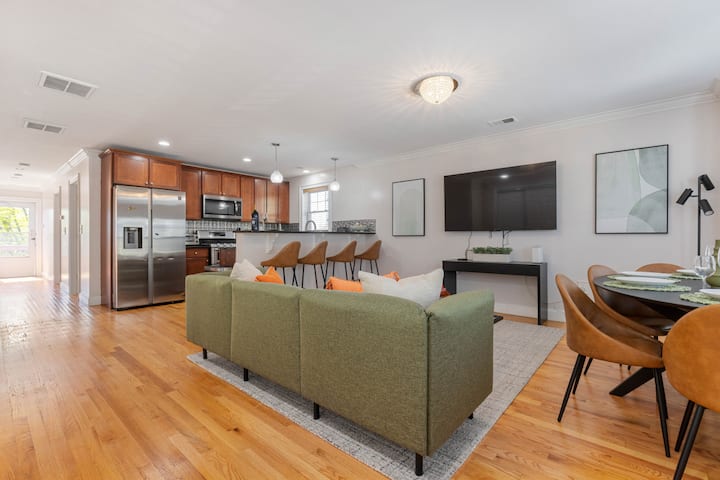 Family & Group Haven Near Downtown Retreat - Boston, MA