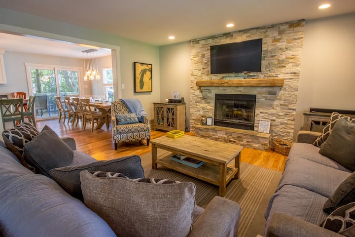 Modern Home With Fire-pit And Well Equipped For La - Michigan City, IN