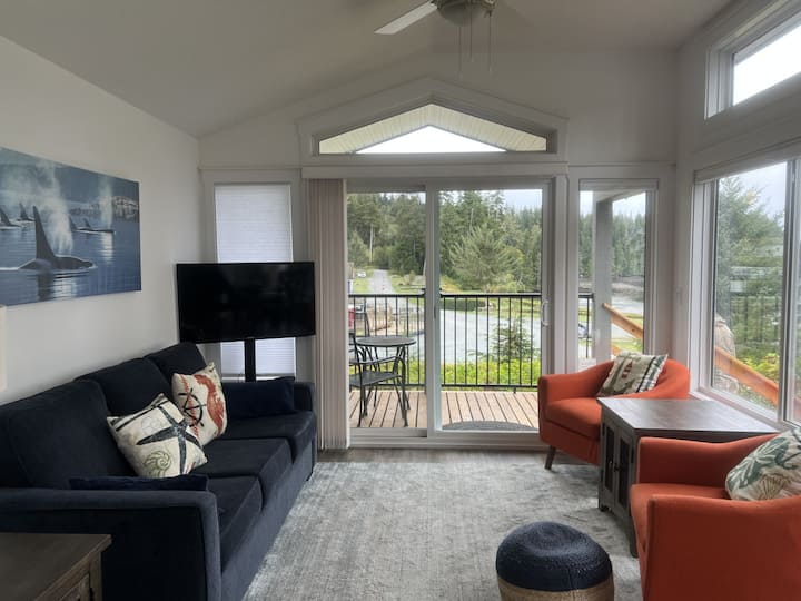 02 - Orca Lookout Cottage By The Sea At Alder Bay - Vancouver Island
